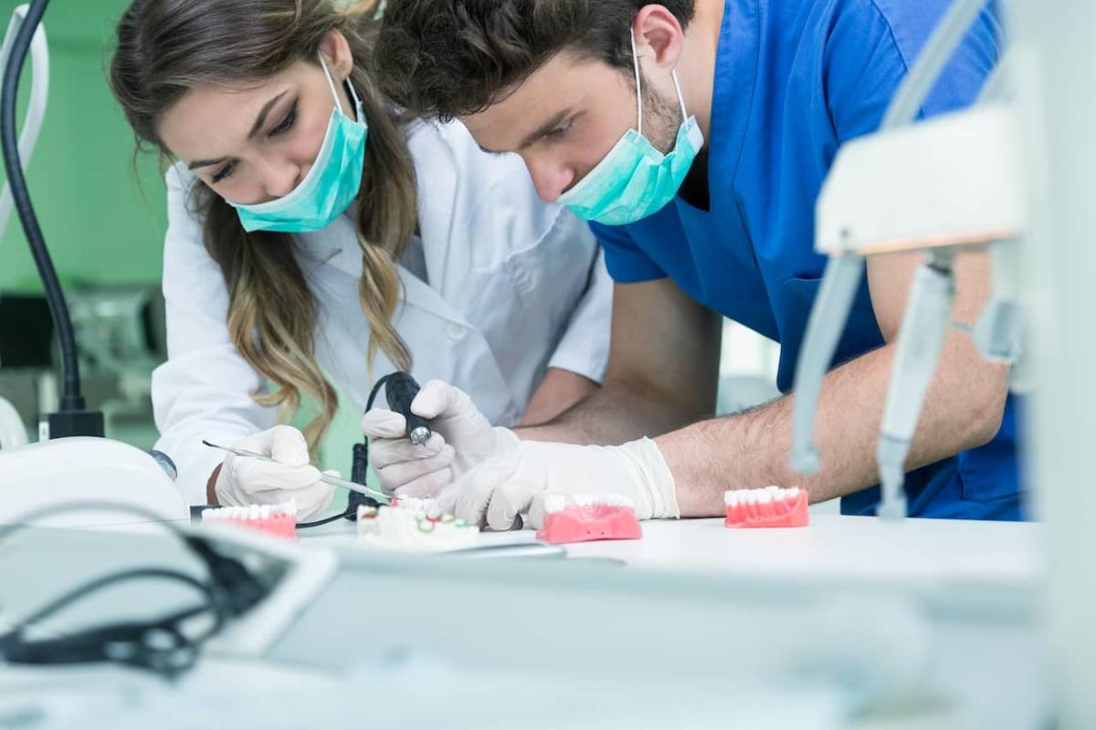 Dental Laboratory: Should You Bring It In-House? What to Know